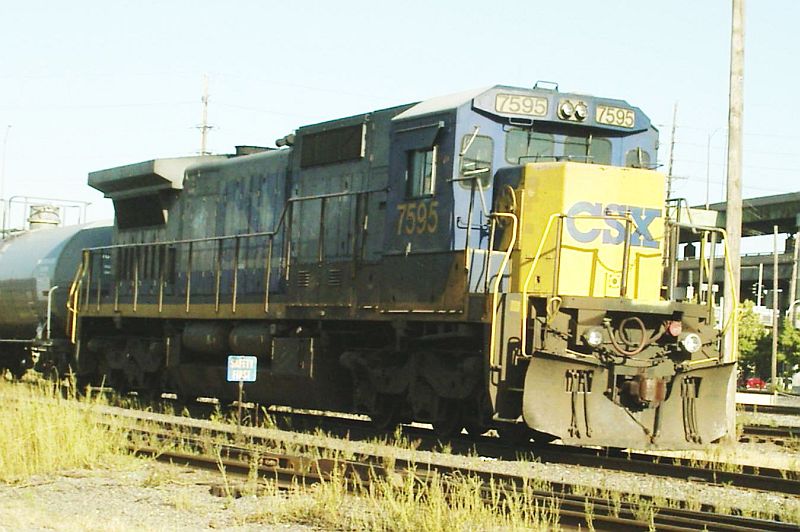 CSX C 40-8 7595